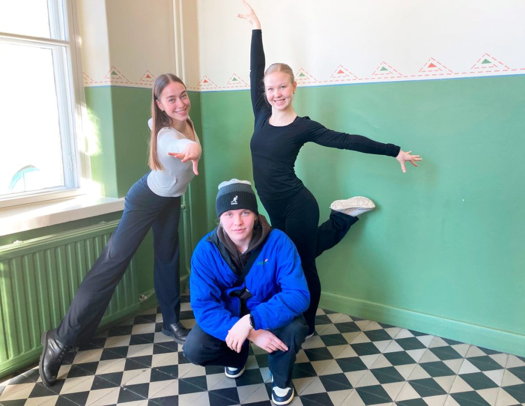 Tanssia kesken koulupäivän: OSYKissa satsataan taideaineiden ...