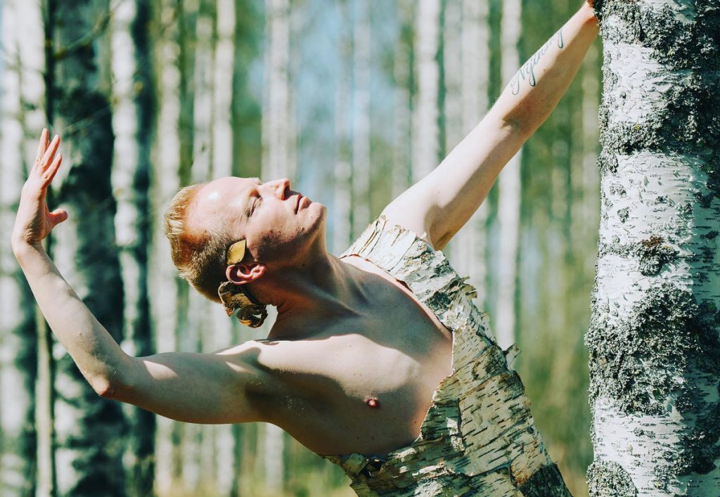 Balettiryhmä Tenhon Mahla-esitys Valveella kuvaa yhteyttä ja ...