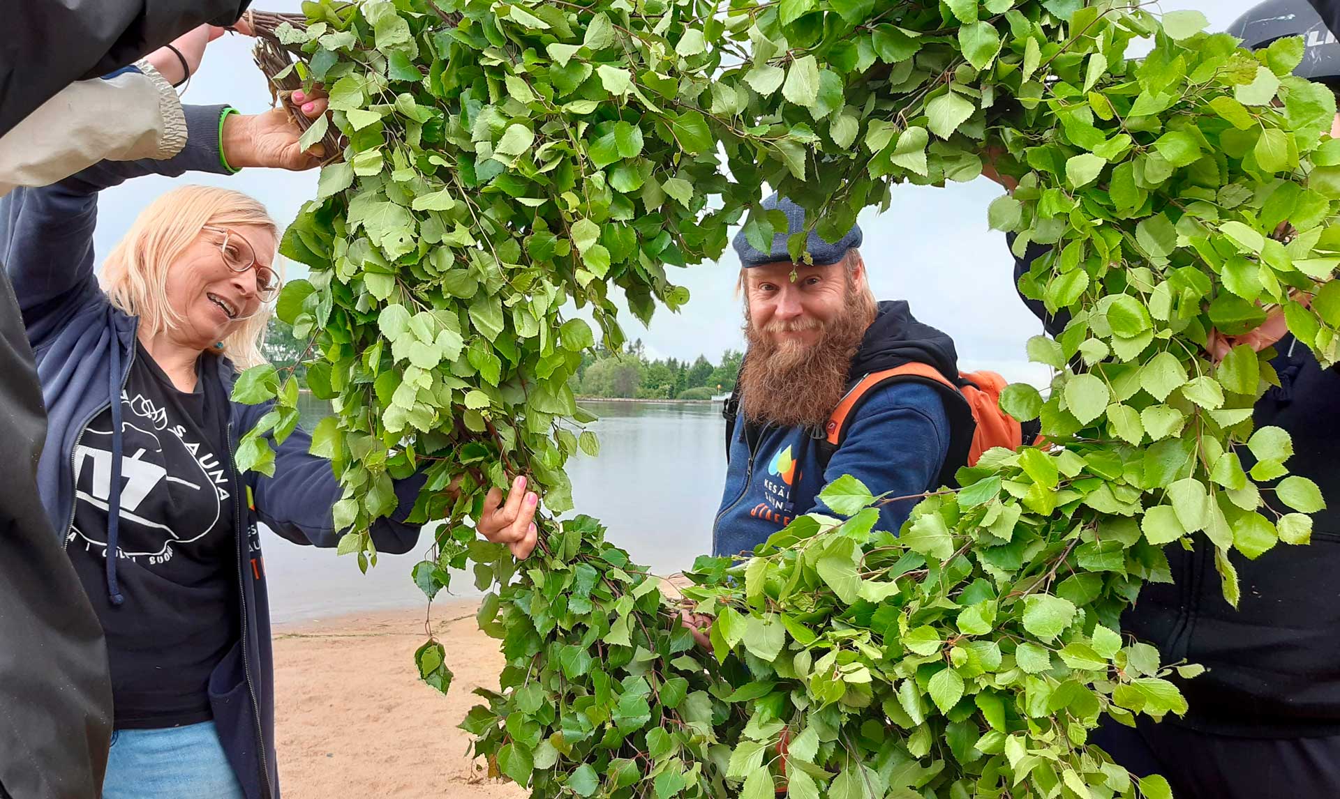 Vihta ja vasta kruunaavat juhannuksen – tässä vinkit kimpun tekemiseen ...