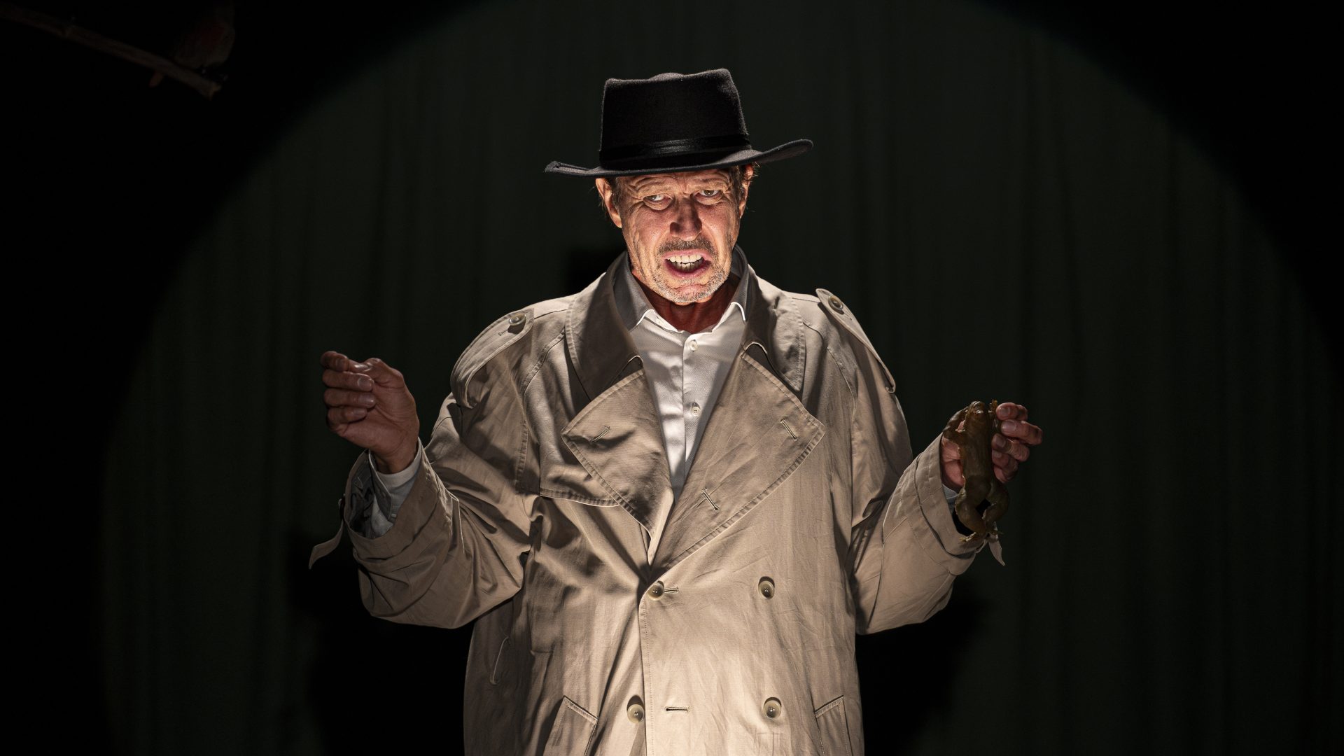 Oulun teatterin kevään vierailuohjelma julki: dokumenttiteatteria ...