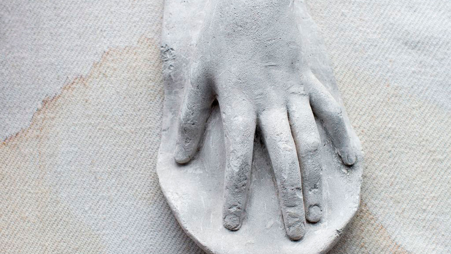 Sydänsuruunkin voi kuolla – Pohjoisen valokuvakeskuksen Leena Ylä-Lylyn Takotsubo-näyttely ...